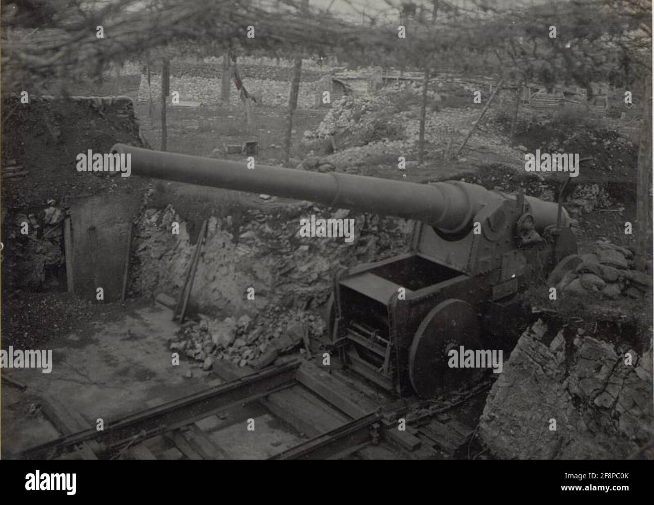 Doberdo plateau. ITL.20.5cm ship's gun. (End of April 1918 Stock Photo ...