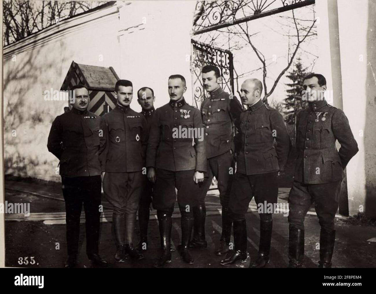Army officers military hi-res stock photography and images - Alamy