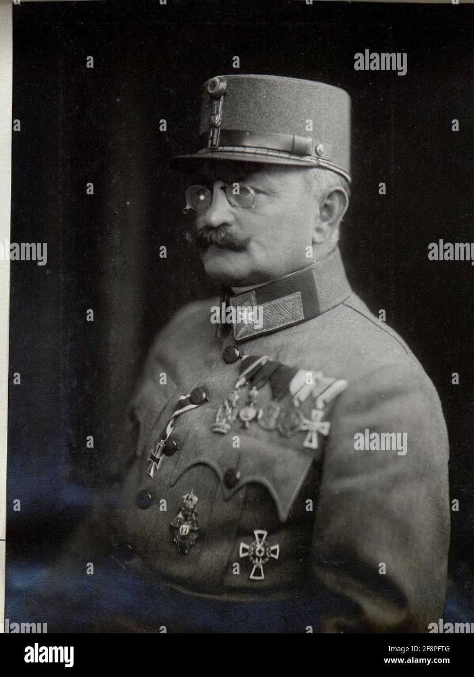 Officers of imperial russian army hi-res stock photography and images ...