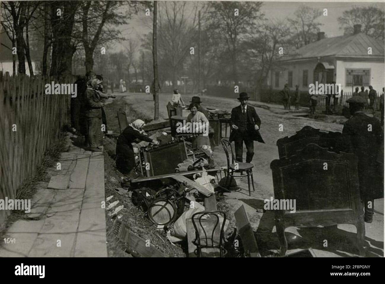 Burning houses, salvage of mobile. (13 / IV.1918 Stock Photo - Alamy