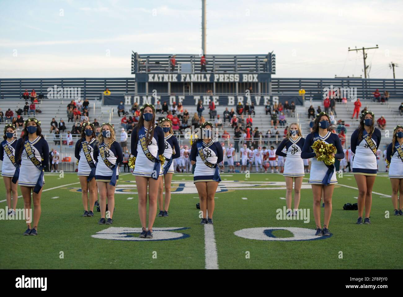 High school cheer leaders game hi-res stock photography and images - Alamy