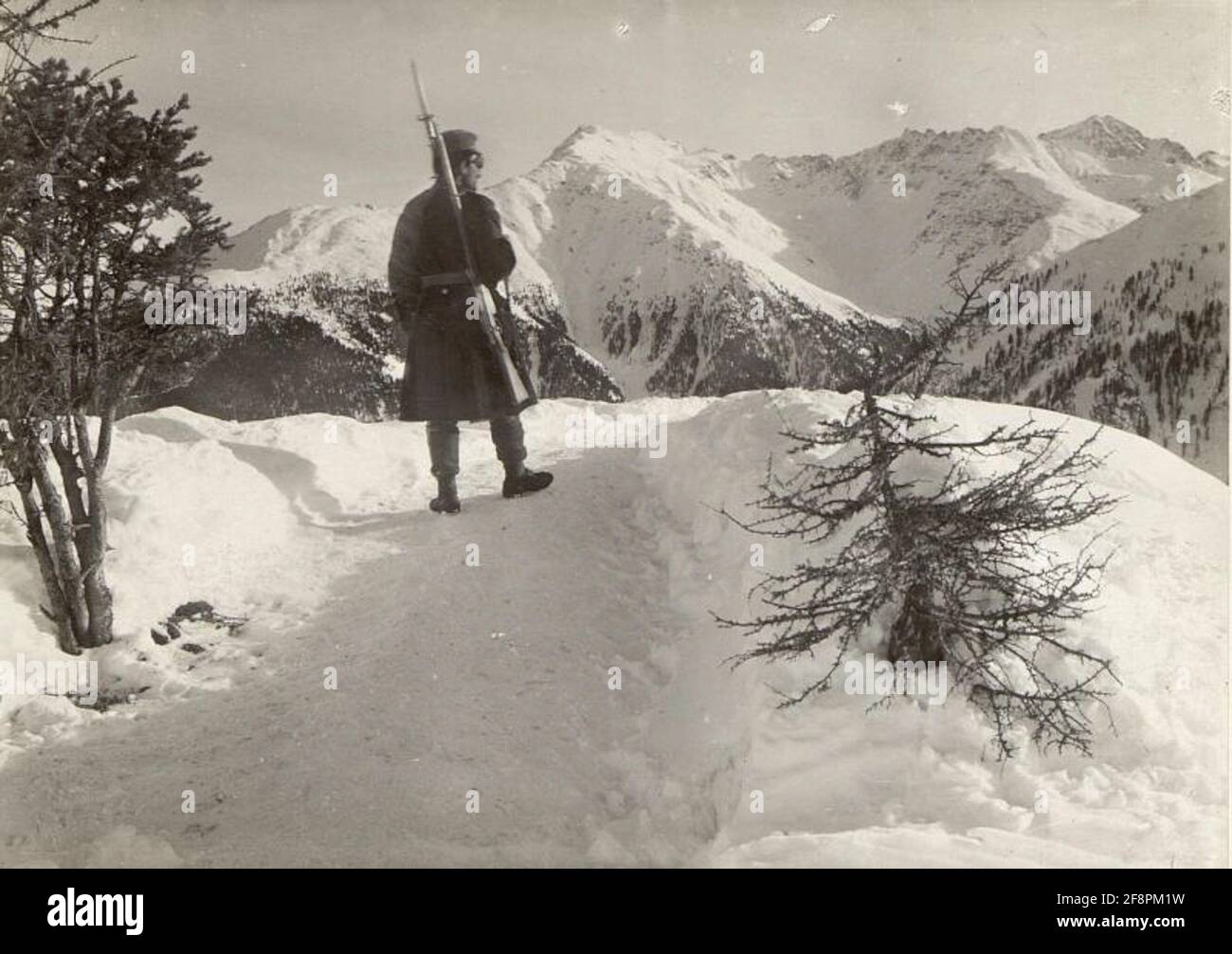 Observation posts on the left wing gun, receptacle of small floor from ...