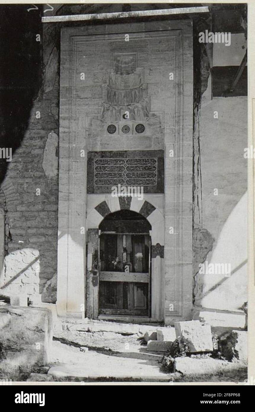 Gate of a mosque Stock Photo - Alamy
