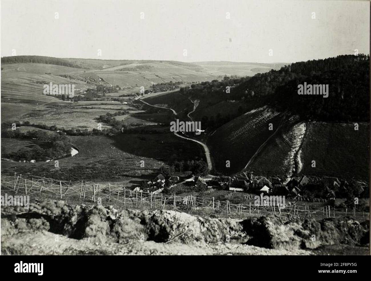 Valley of Zlota Lipa with own and enemy positions between Zawalow and ...