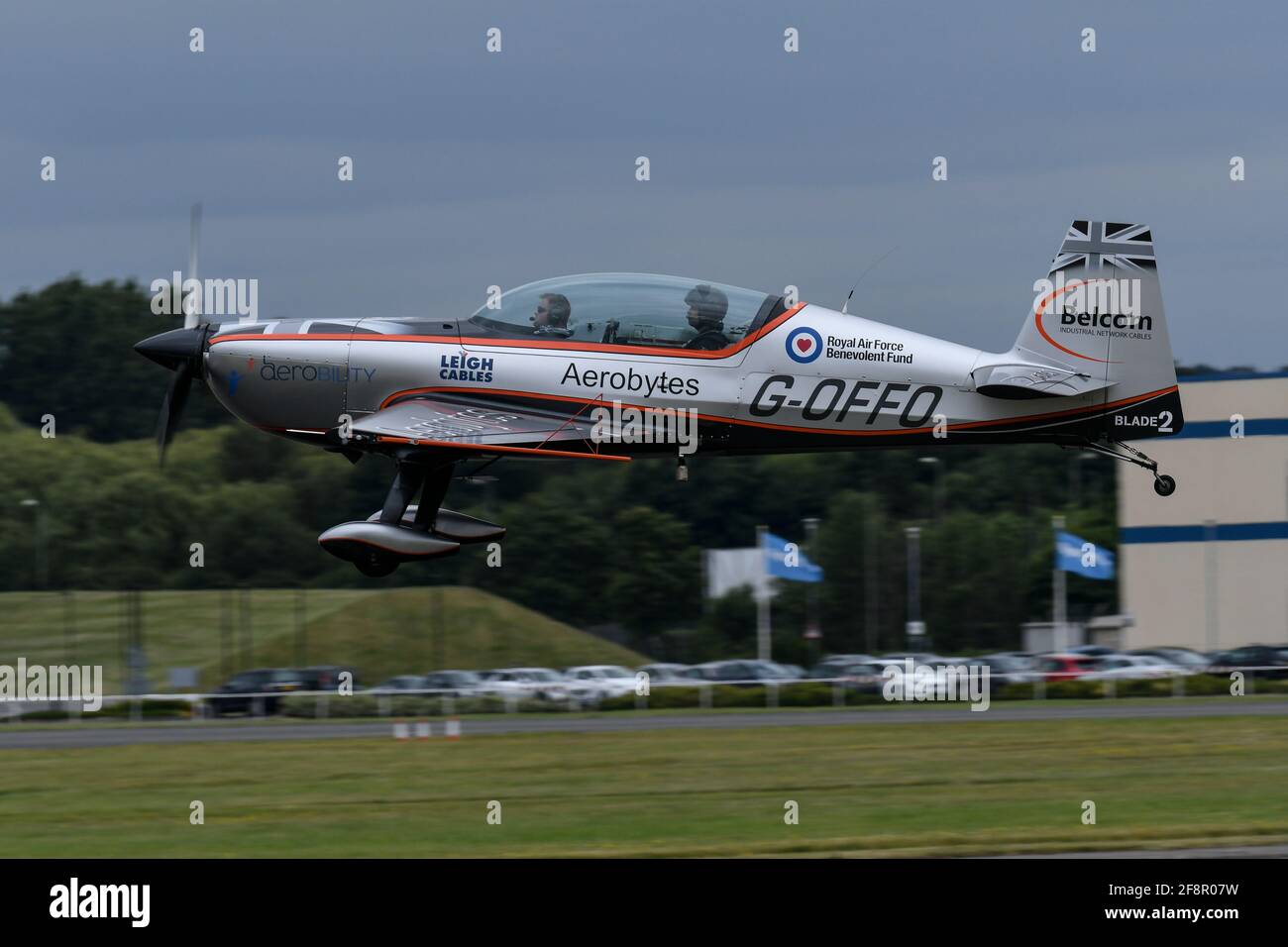 Farnborough air show red devils hi-res stock photography and images - Alamy