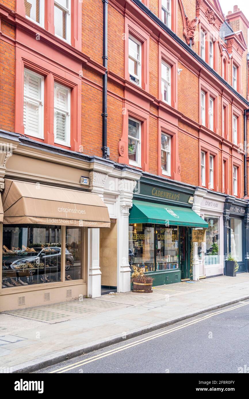 Red brick building street view hi-res stock photography and images - Alamy