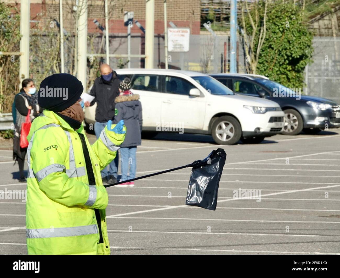An NHS Test and Trace worker at a mobile testing unit in Finchley Stock ...