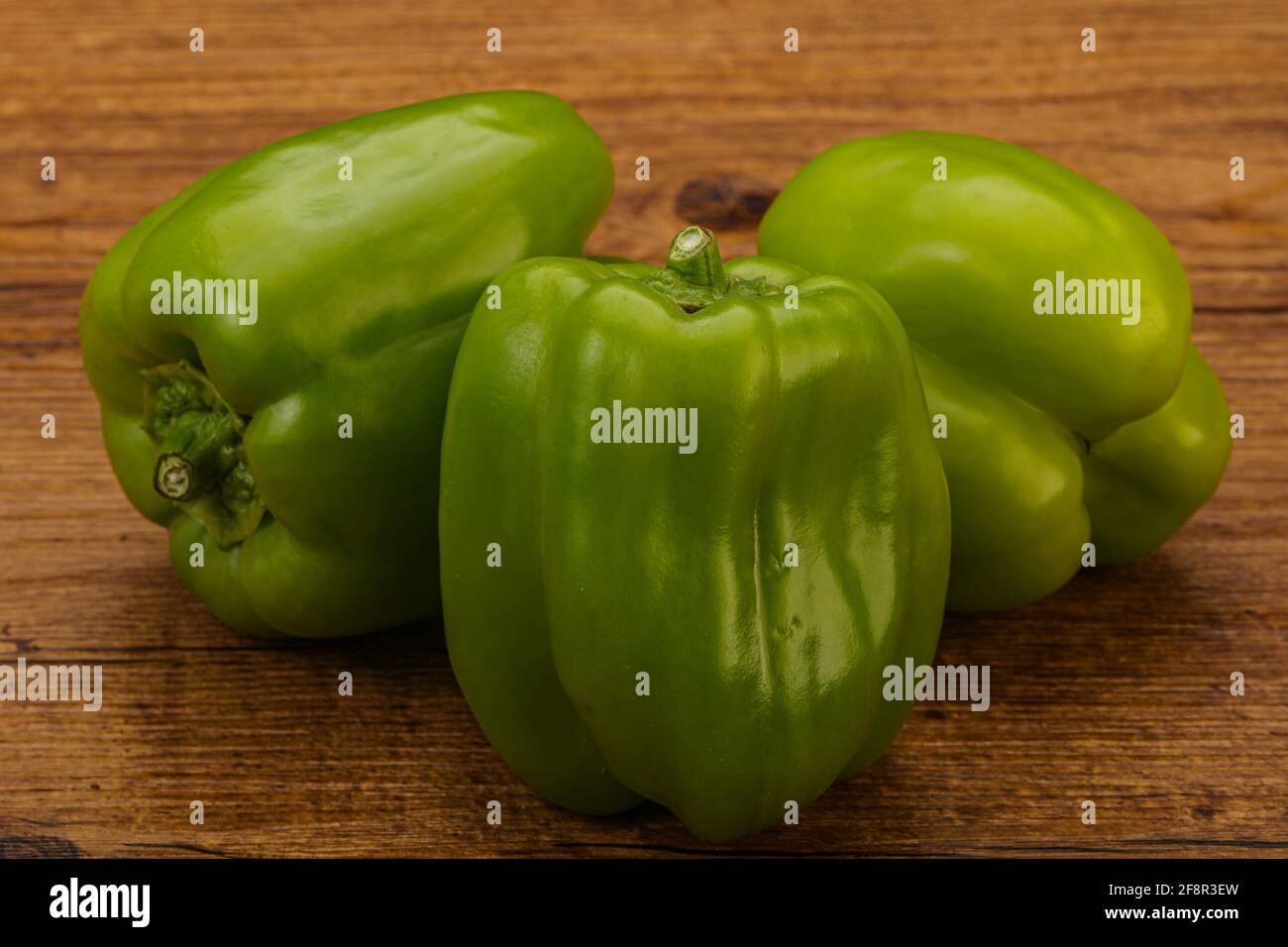 Green sweet bell pepper vegetables heap Stock Photo - Alamy