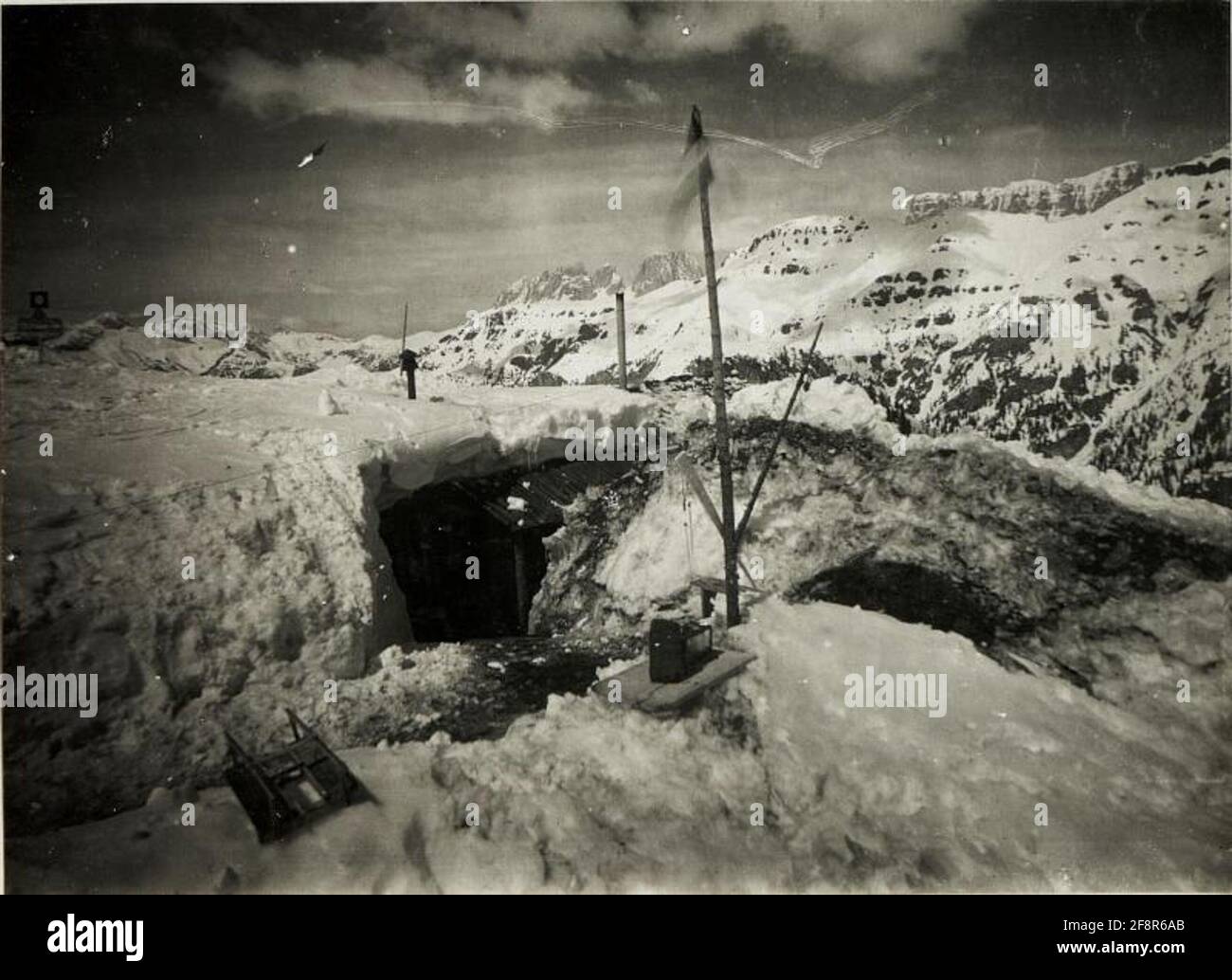 Handl-Sappeur barracks, background long and flatkofel. SellaGruppe ...