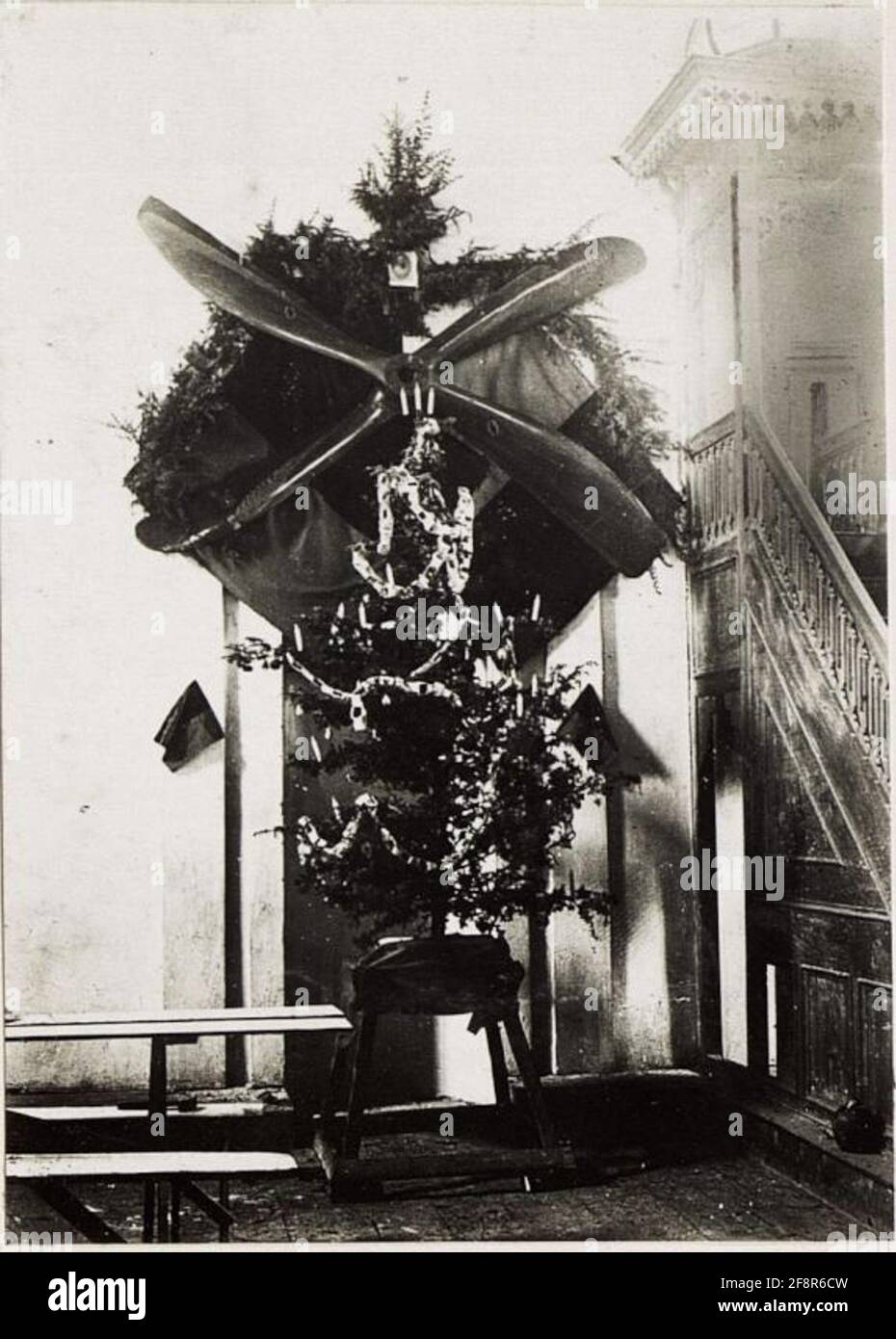 Christmas tree of the 15th aviator component. 24.12. In a Turkish ...