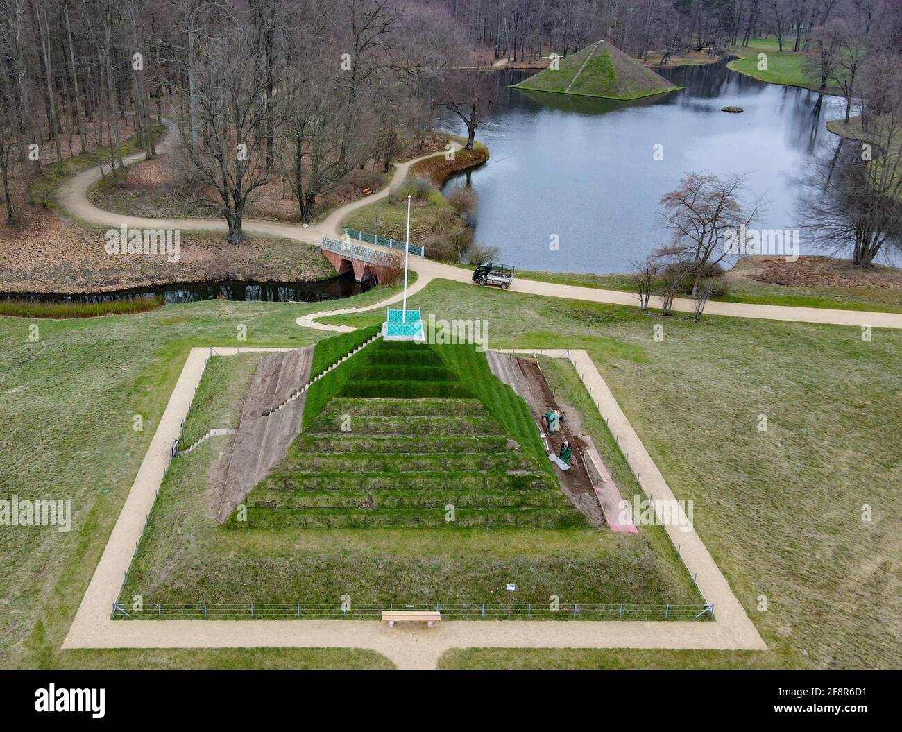 15 April 2021, Brandenburg, Branitz: Employees of the Fürst-Pückler ...