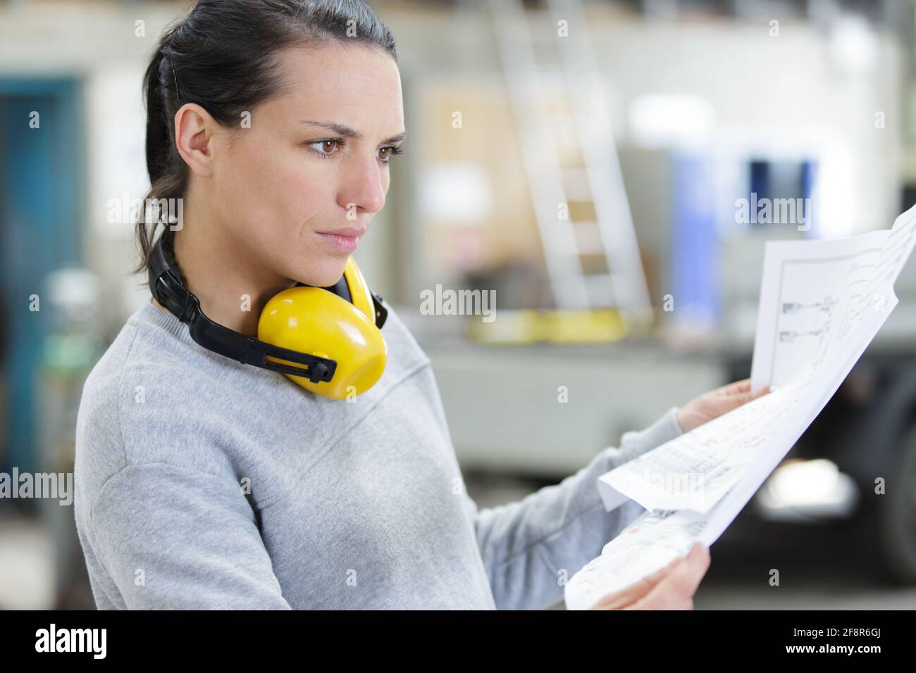 Woman unsure paperwork hi-res stock photography and images - Alamy