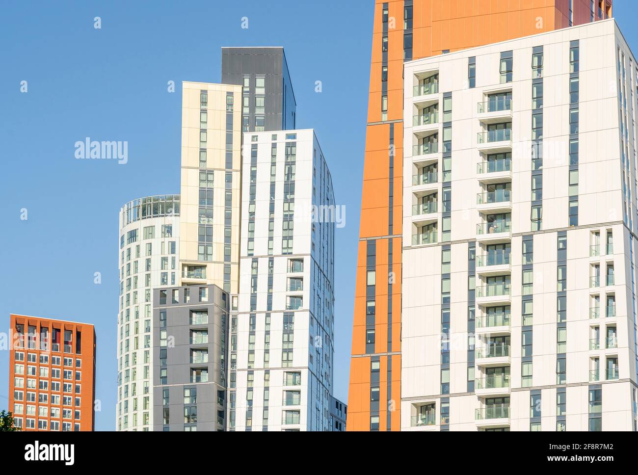 London tall buildings hi-res stock photography and images - Alamy