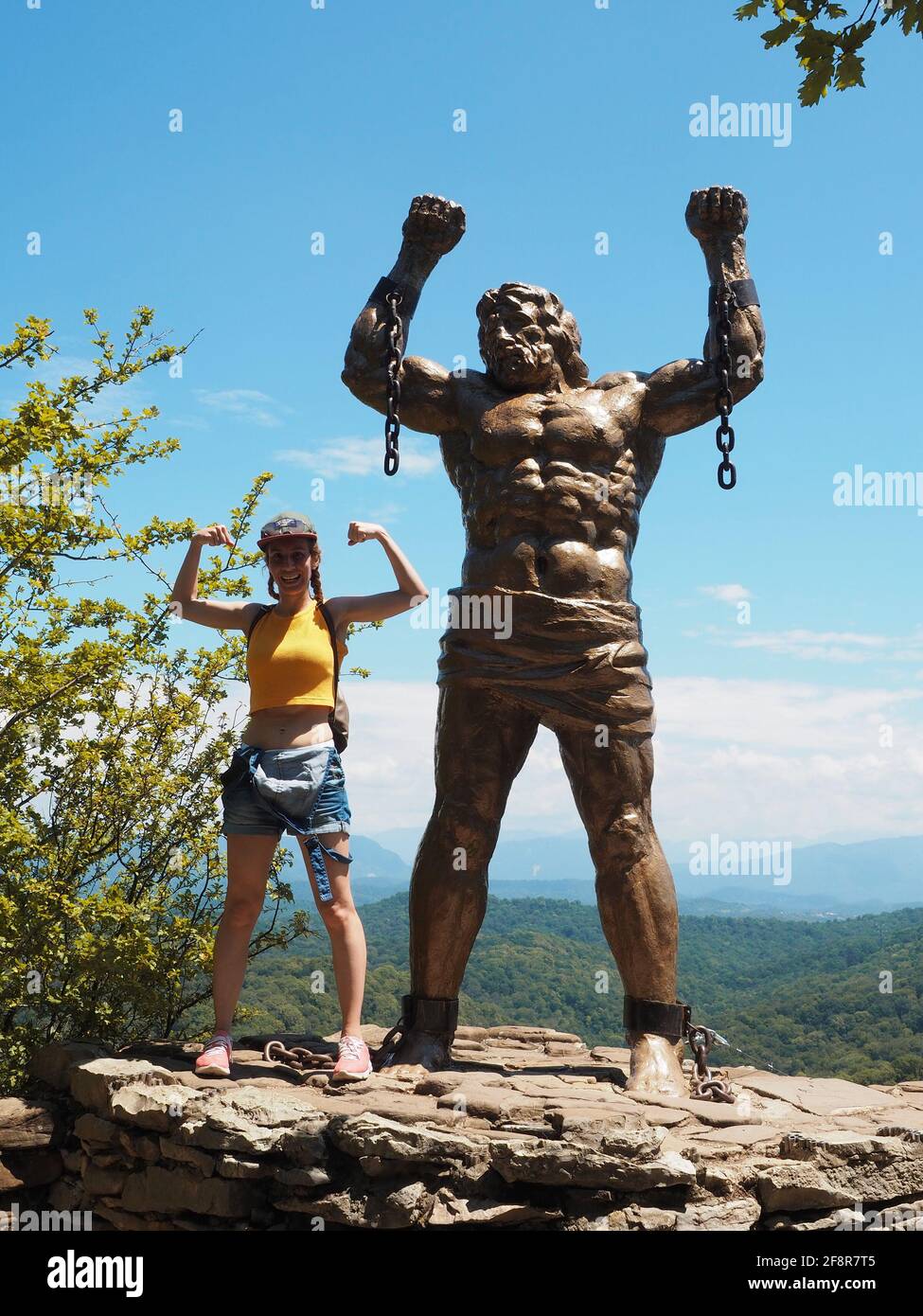 Chain statue pedestal hi-res stock photography and images - Alamy