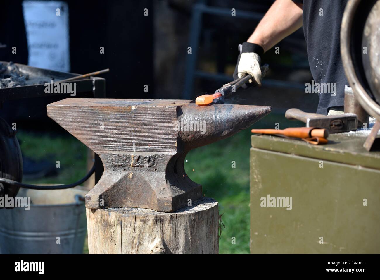 Damascus steel blacksmith hi-res stock photography and images - Alamy