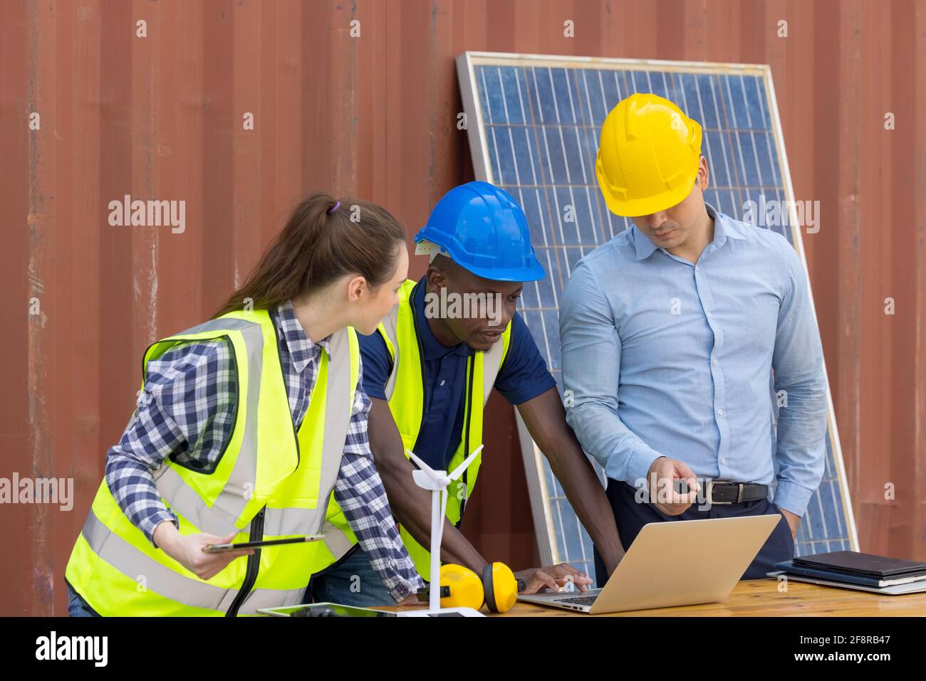 Electrical technician african hi-res stock photography and images - Alamy