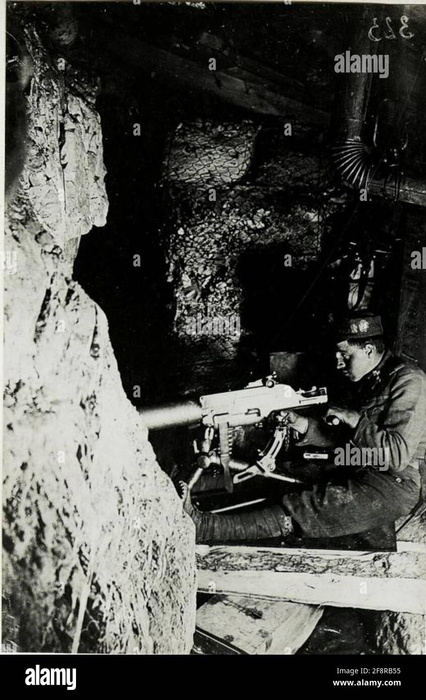 Machine gun - standing Stock Photo - Alamy