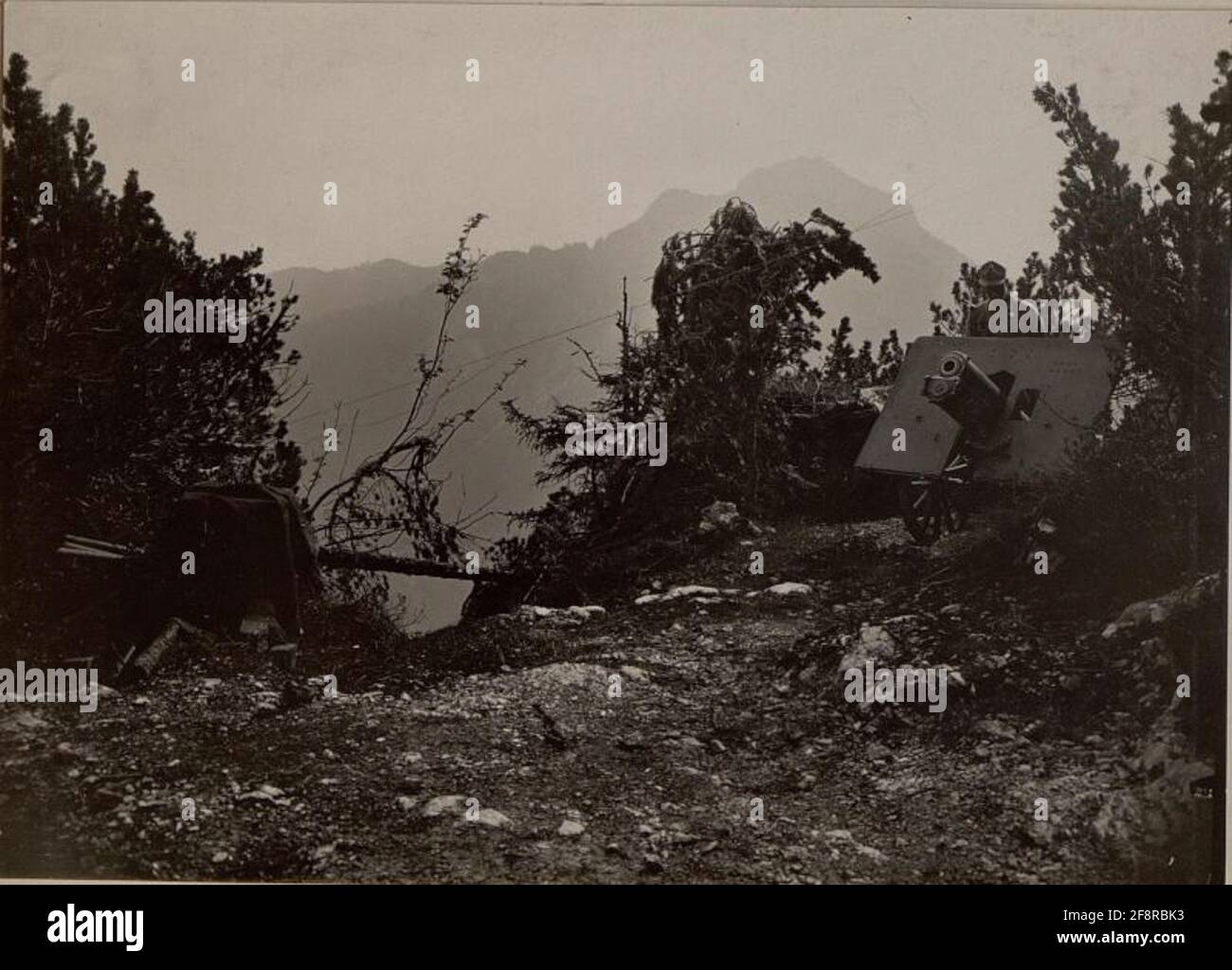 Semi-train of the 2 g.A.R.8 on the small Nabois, Kote 1725. Recorded on ...