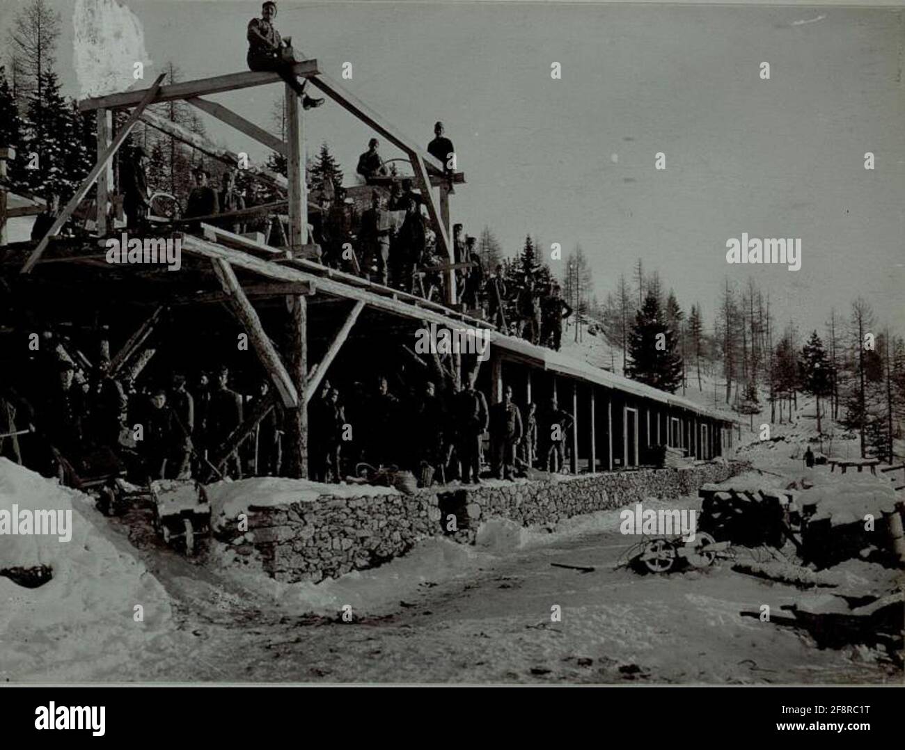 Construction of the wire cable car, upper station with magazine ...