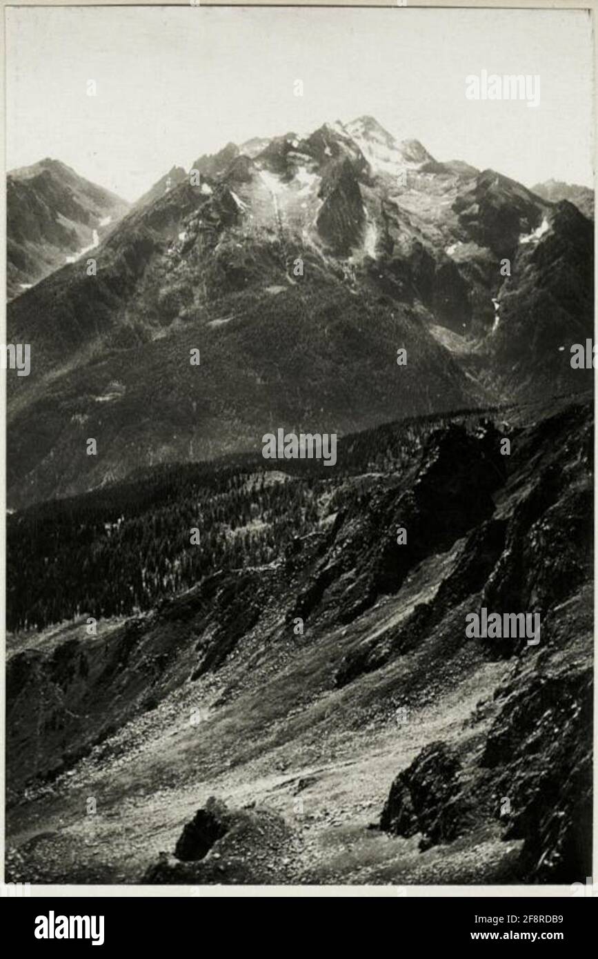 Standpunkt Cima Valmagiore: auction top Stock Photo - Alamy