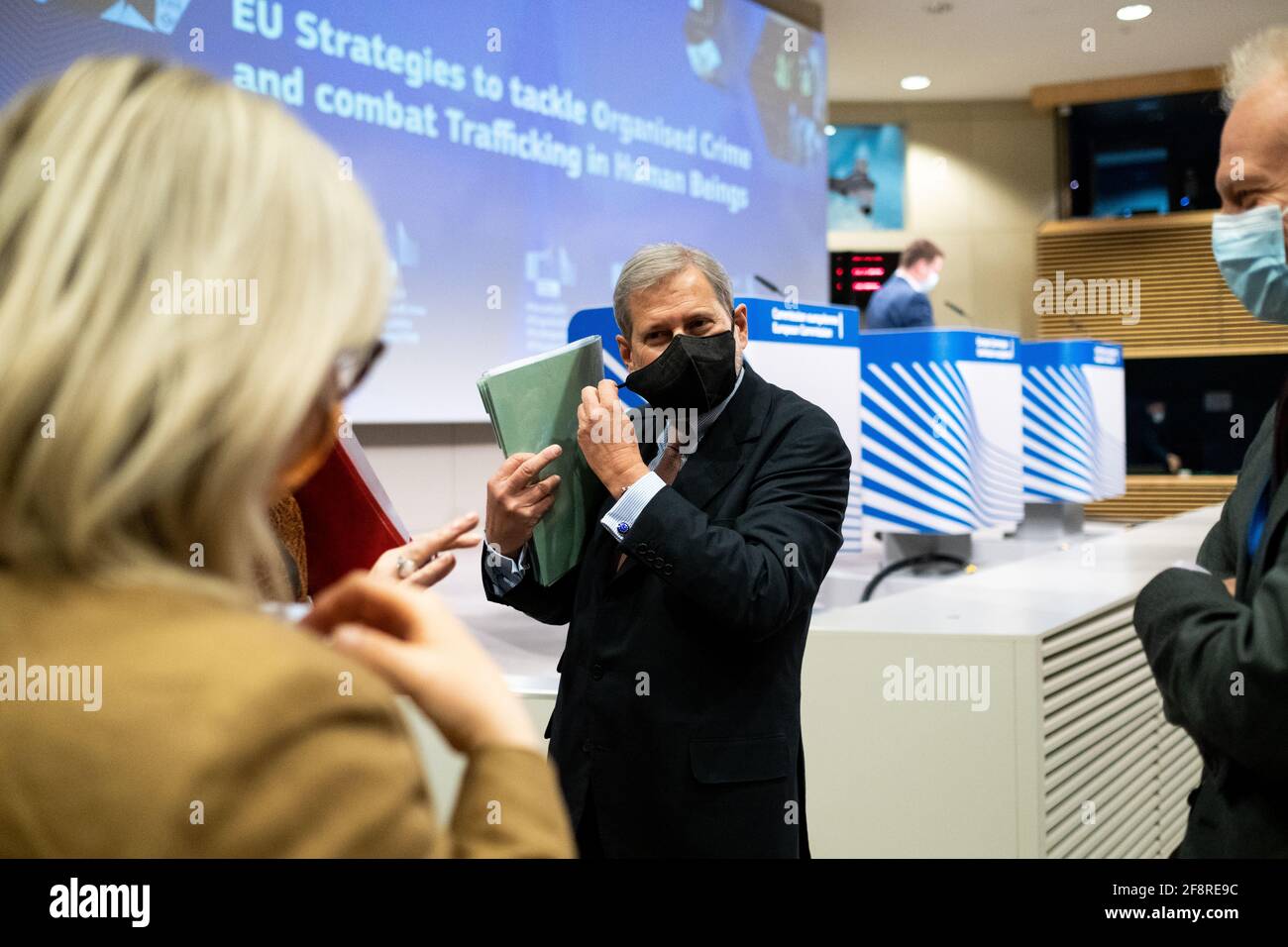 Press conference by Commissioner Hahn on NextGenerationEU - the ...