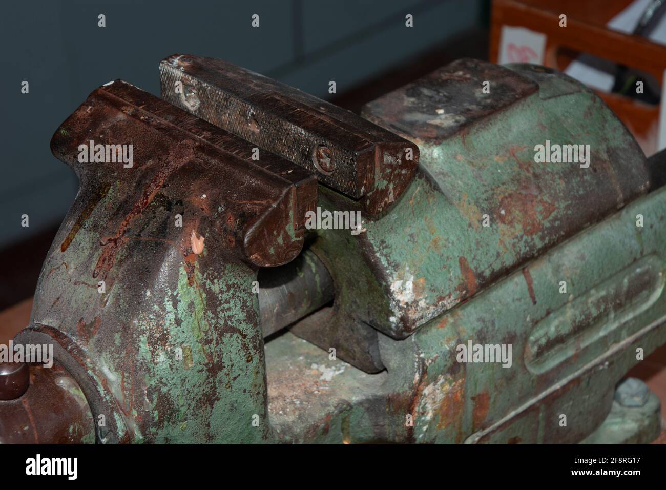 Retro bench press hi-res stock photography and images - Alamy