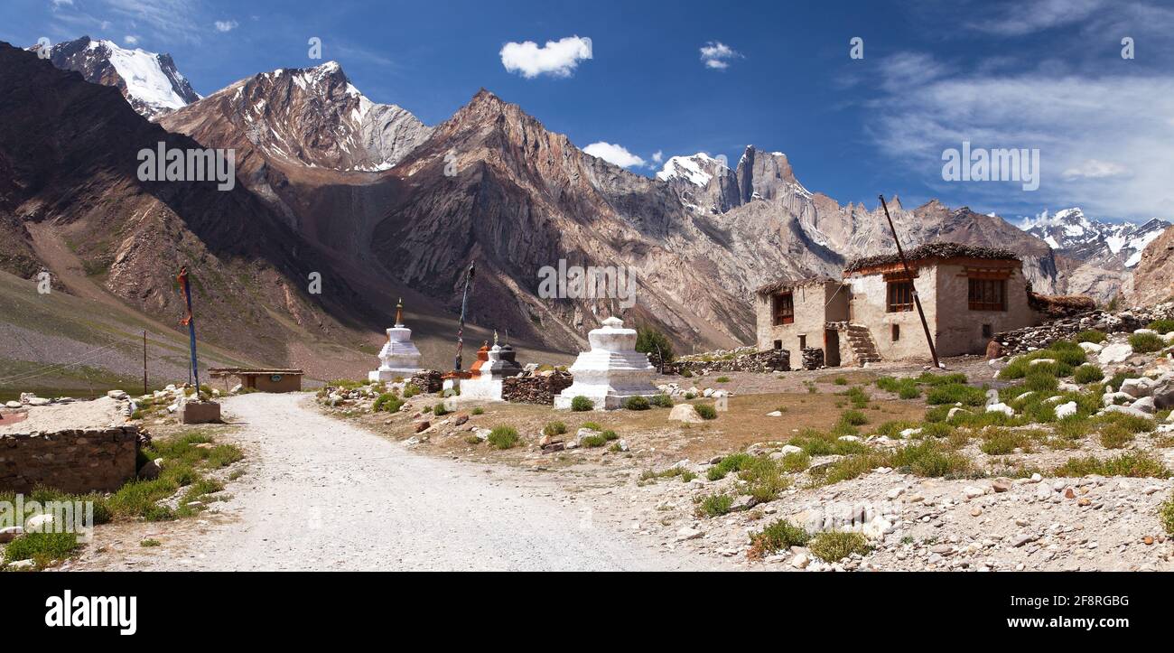 Village in Suru valley, Nun Kun Range - Indian Himalayas - trek from ...