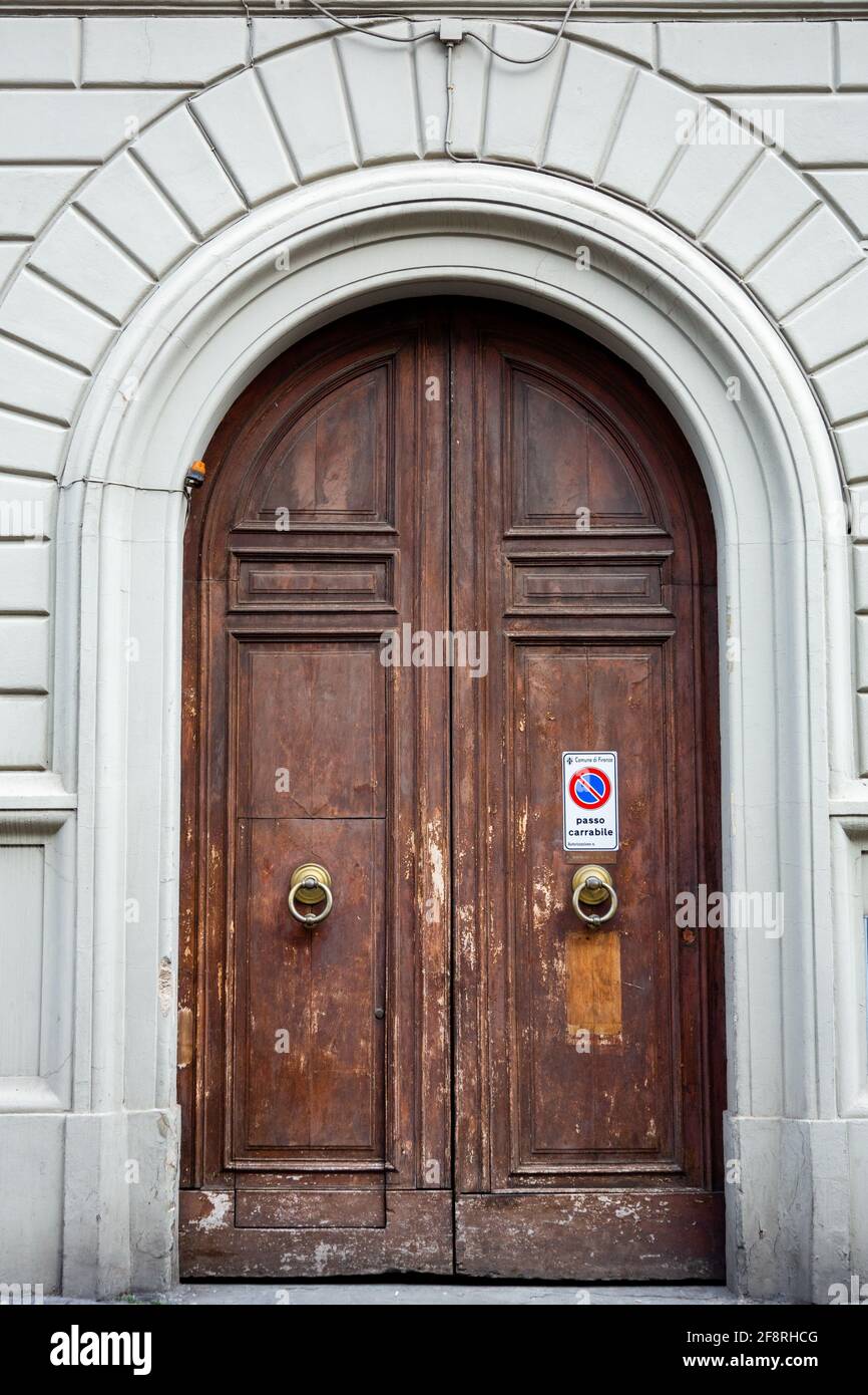Closed door double doors hi-res stock photography and images - Alamy