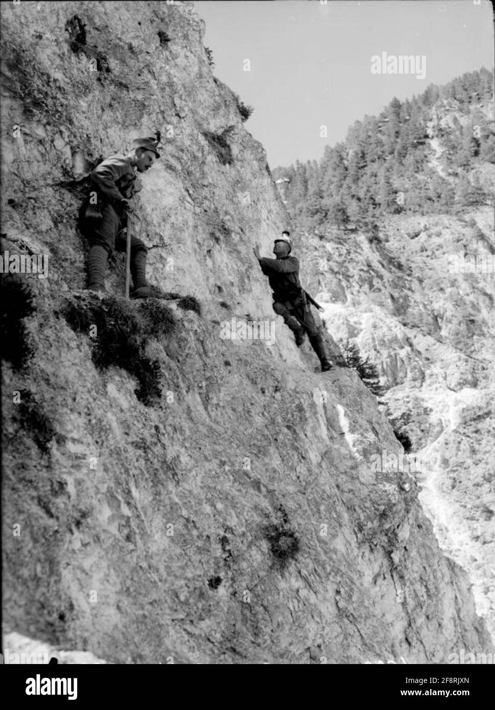 Mountain warfare skills hi-res stock photography and images - Alamy