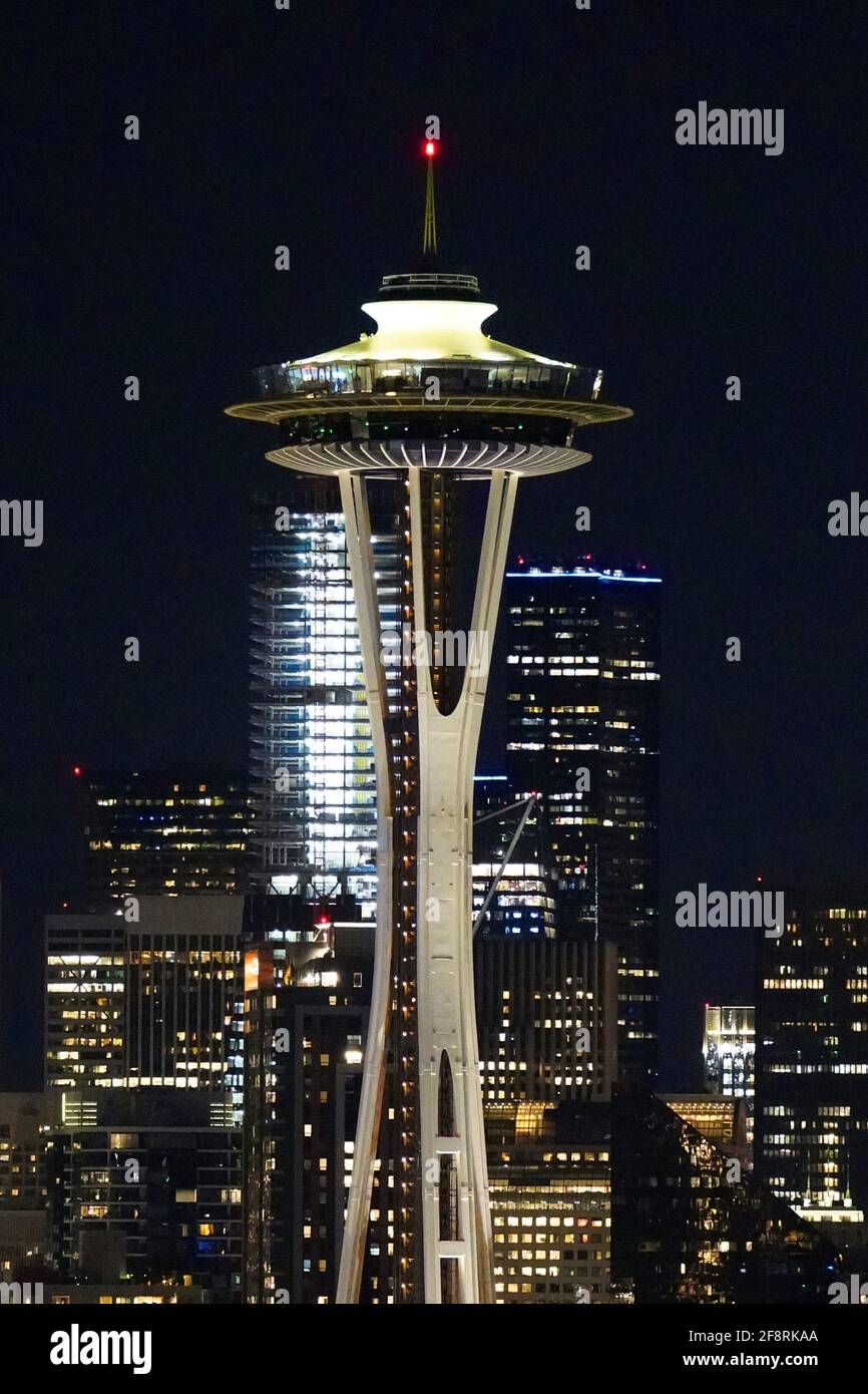 Night scene of Seattle in Washington, USA, with Space Needle Tower and ...