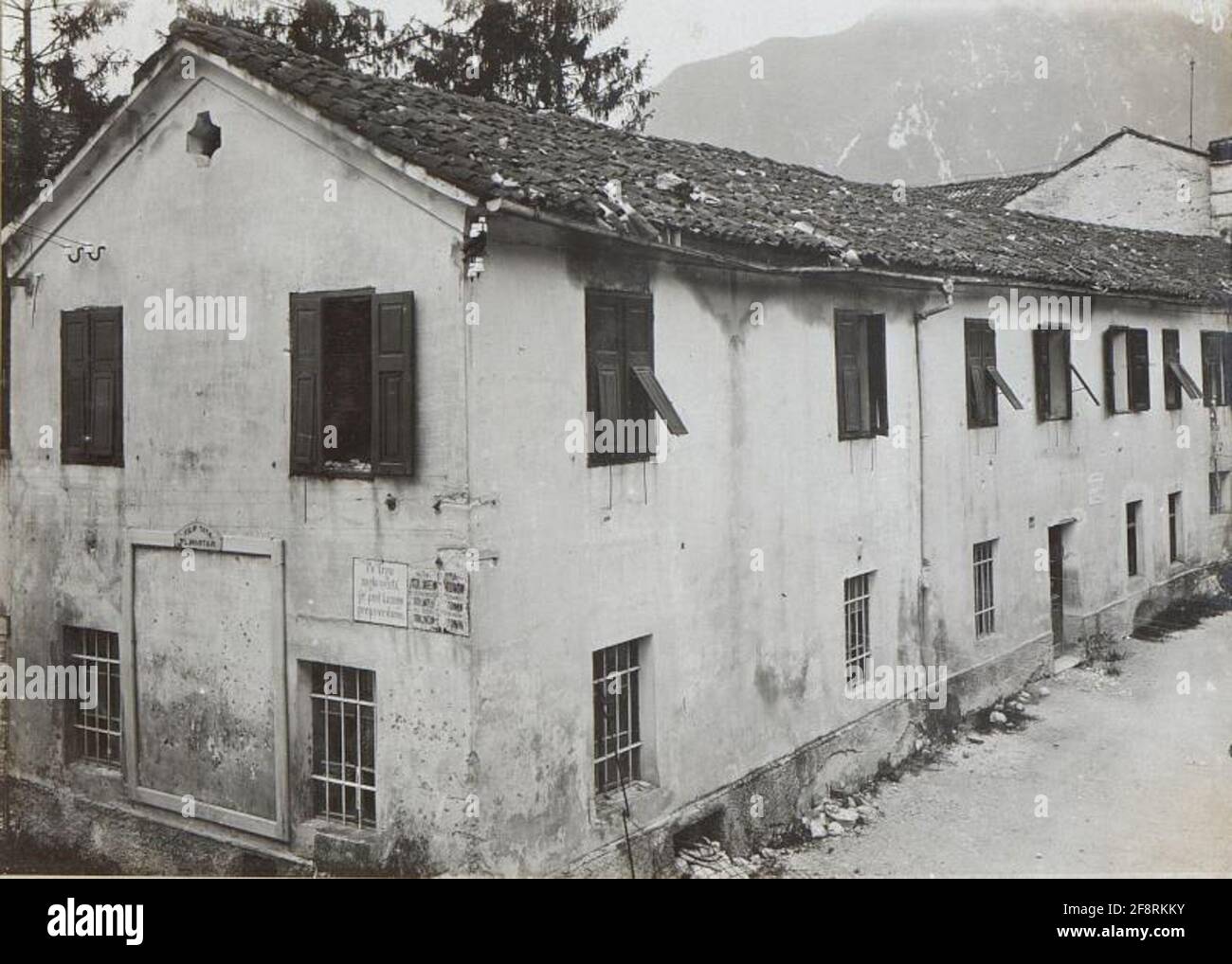 Damaged machine hi-res stock photography and images - Alamy