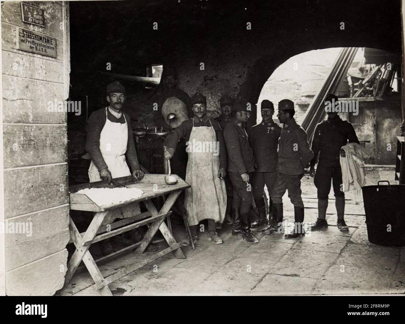 War kitchen hi-res stock photography and images - Alamy