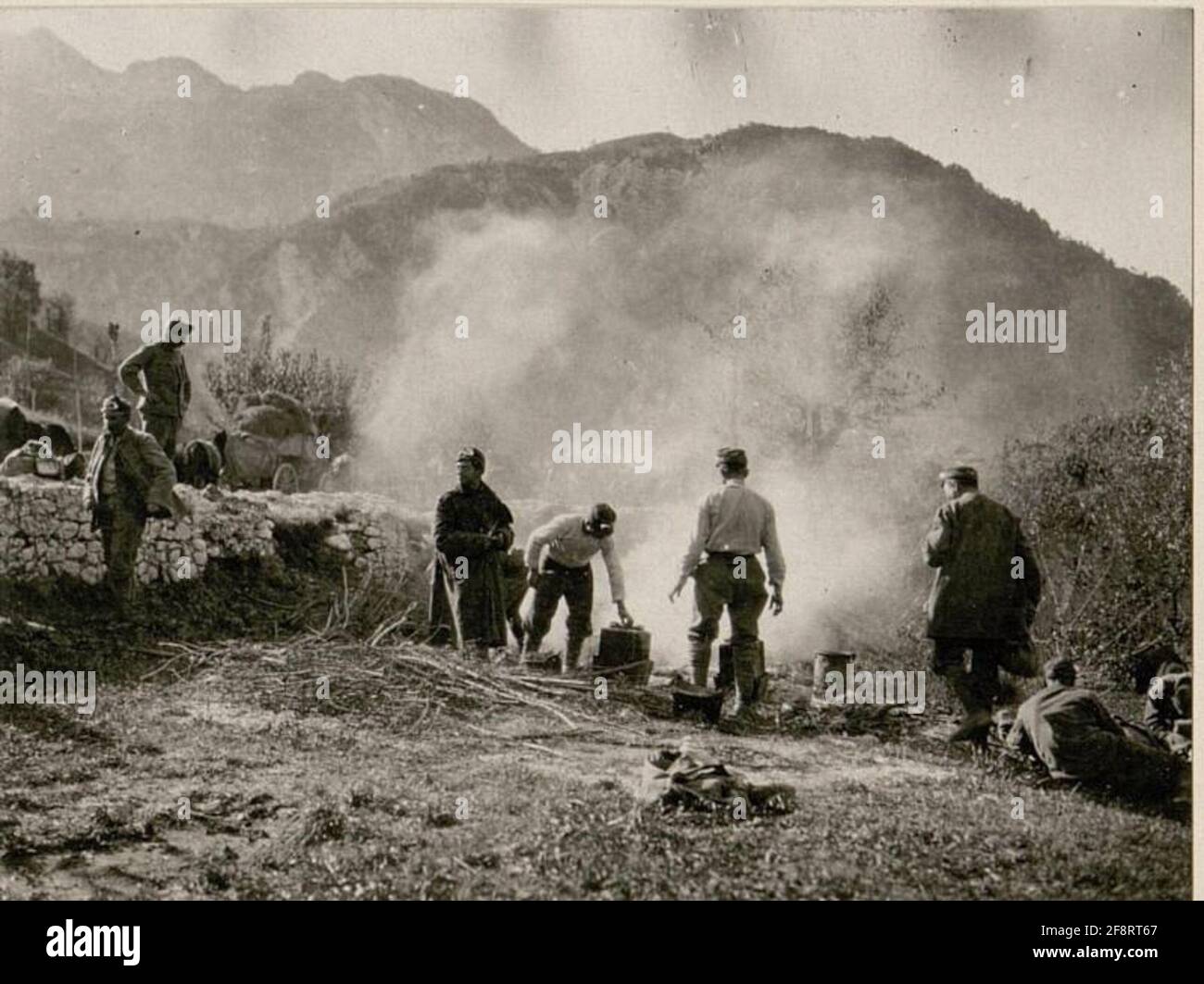 Cooking during war hi-res stock photography and images - Alamy