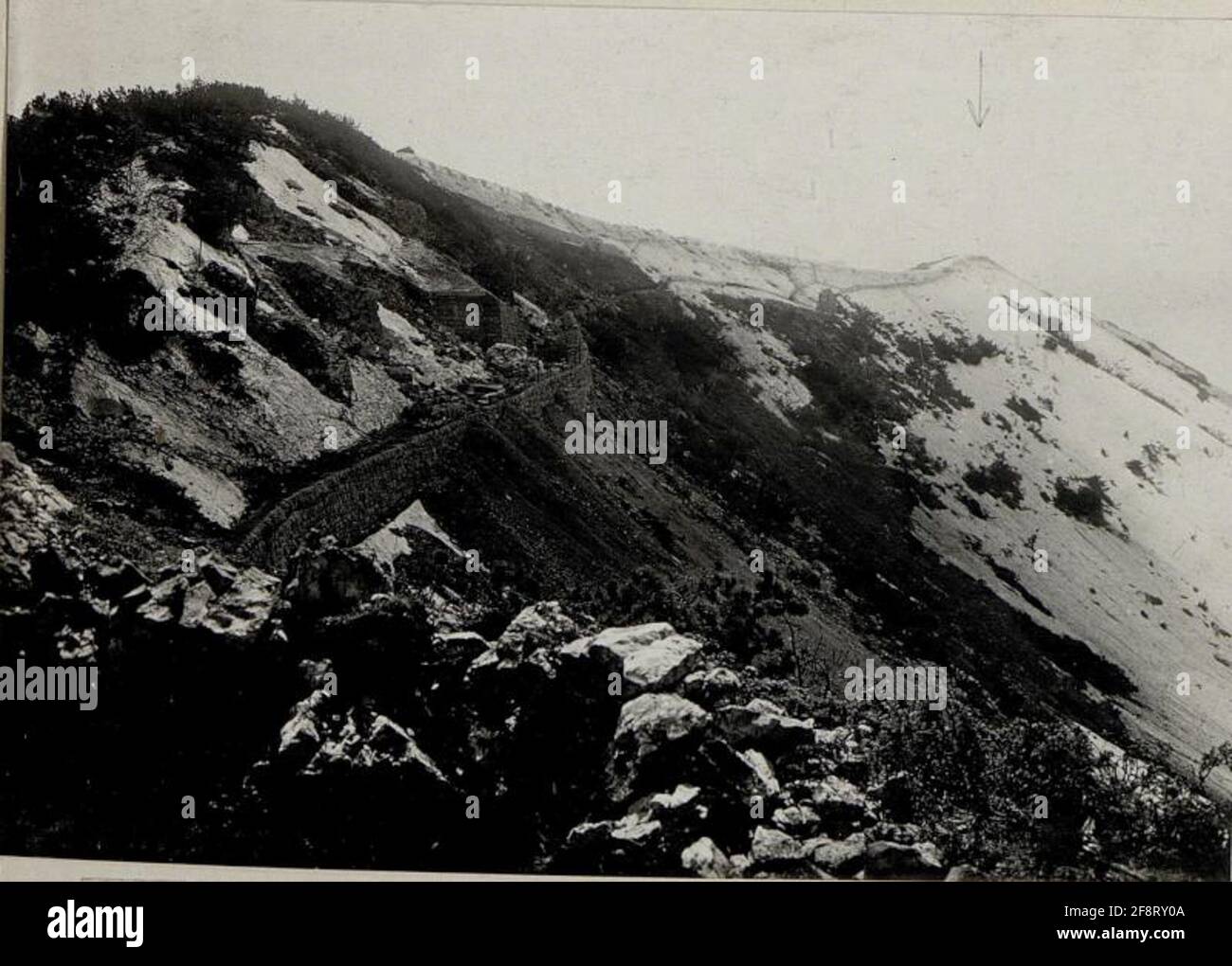 Monte Moronia. Barracks and way to Monte Maggio Stock Photo - Alamy