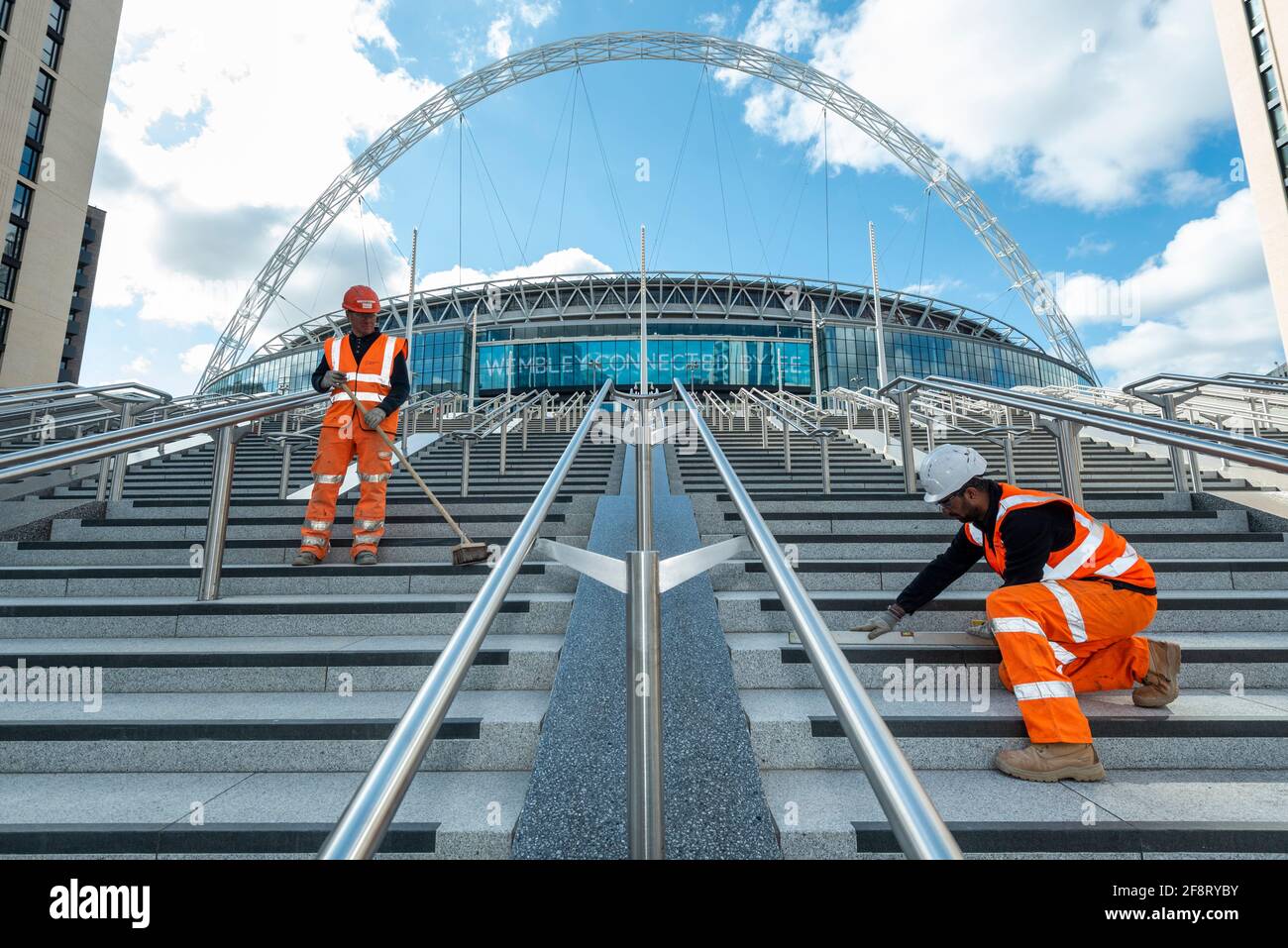 New wembley stadium construction hi-res stock photography and images ...