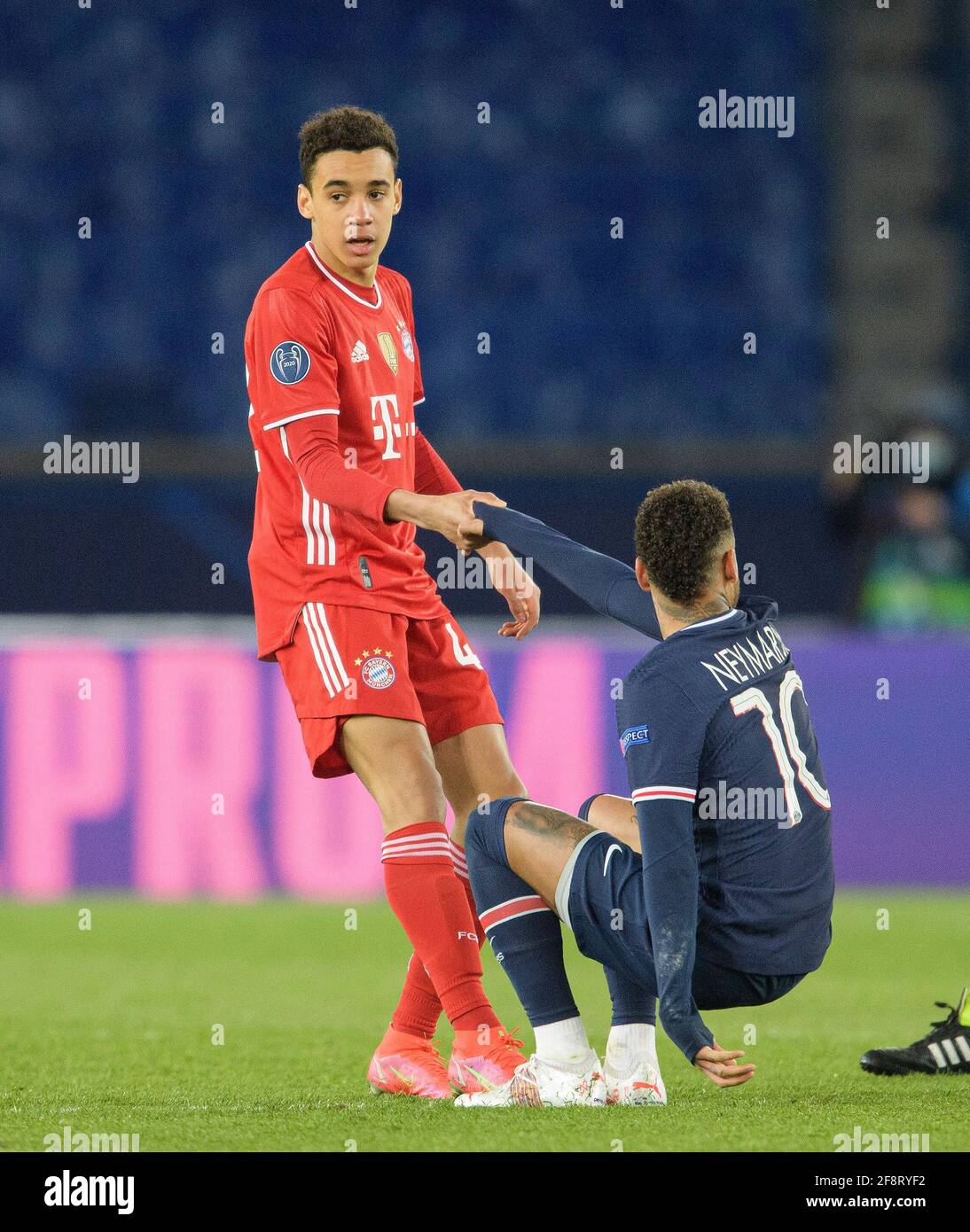 Jamal MUSIALA l. (M) helps NEYMAR (PSG) on her feet. Soccer Champions ...