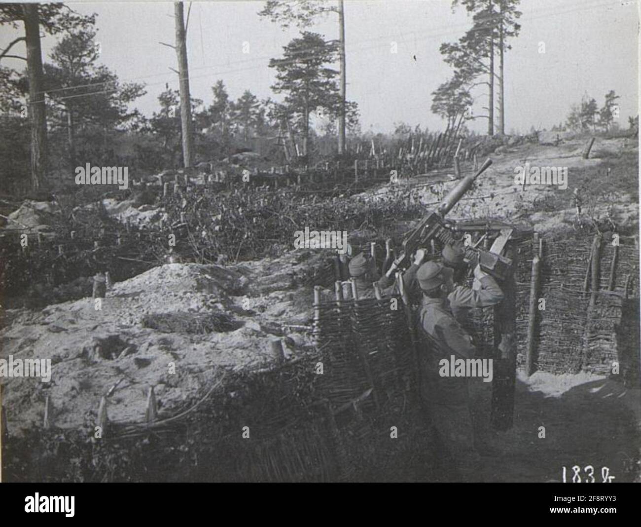 Schützenregiment 33, Zarzece at the Stochod machine gun for aircraft ...