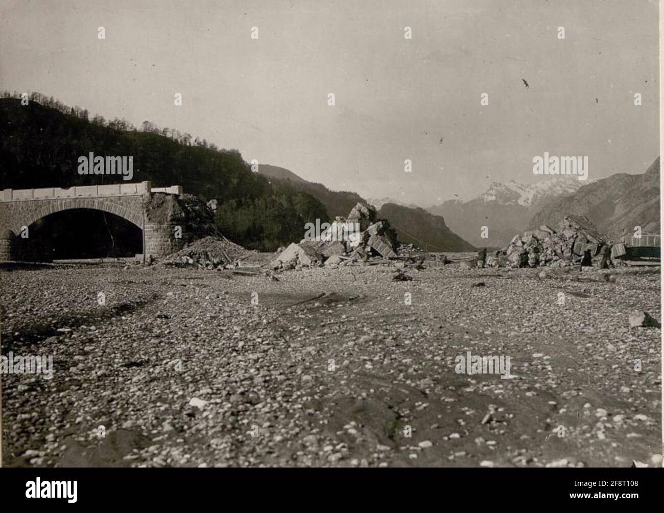 Blasted bridge at Tolmezzo Stock Photo - Alamy