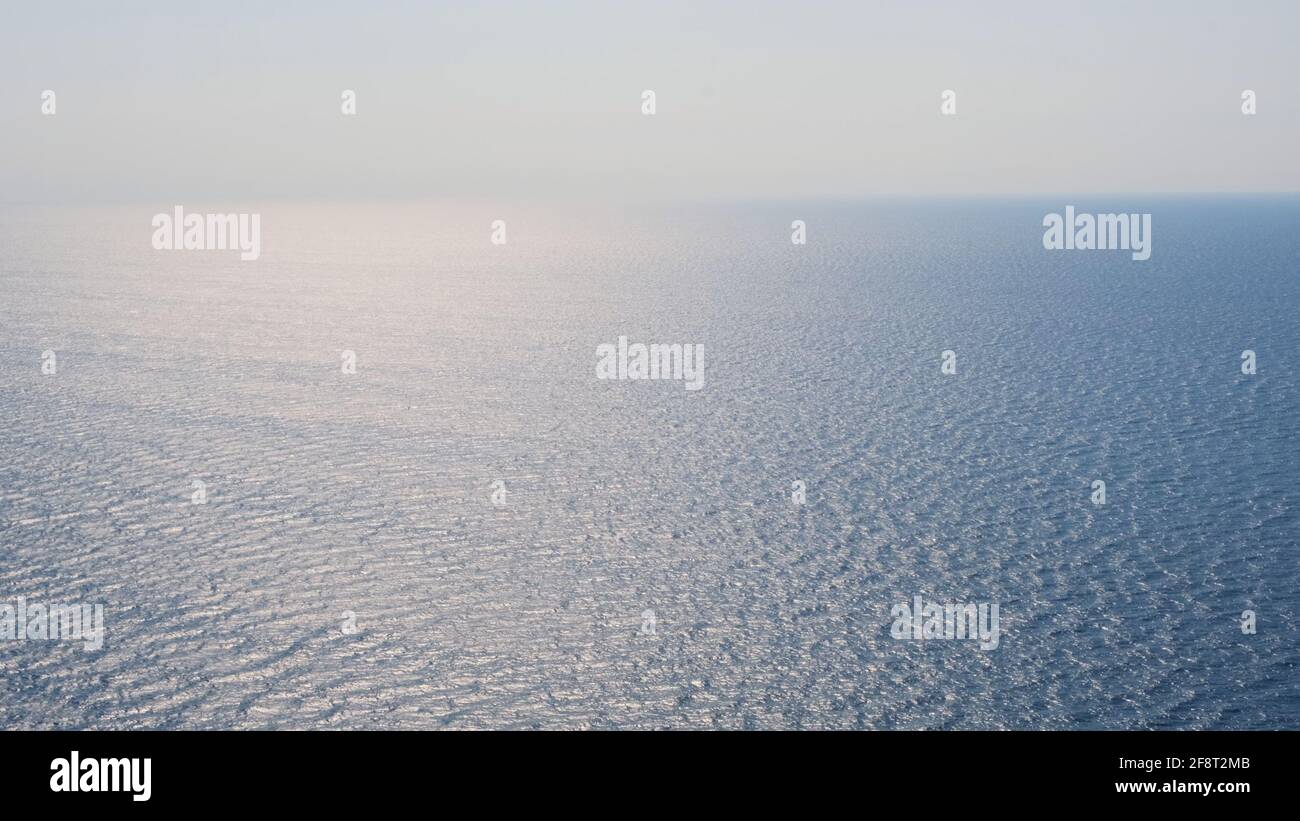 Sky and water merge at the horizon hi-res stock photography and images ...