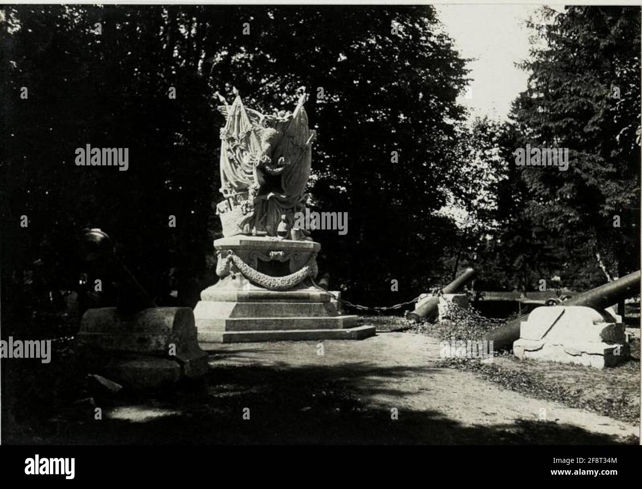 19th century city park hi-res stock photography and images - Alamy