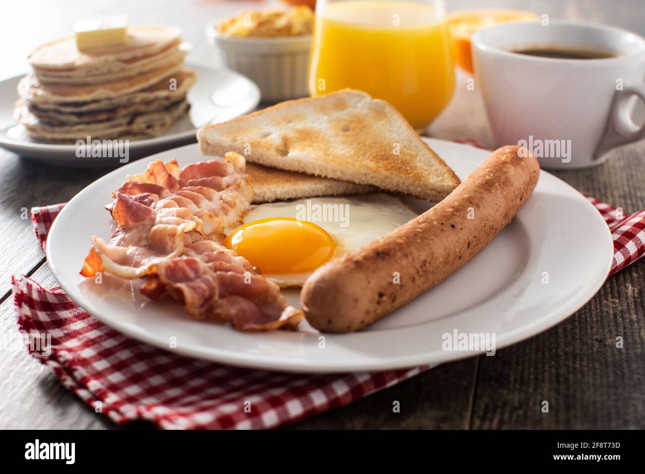 American egg breakfast hi-res stock photography and images - Alamy