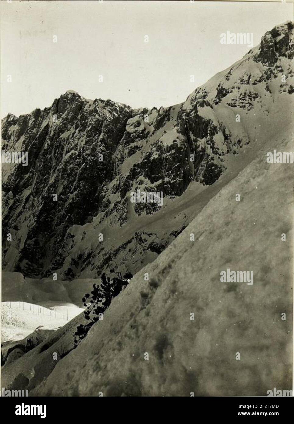 Continuation work hi-res stock photography and images - Alamy