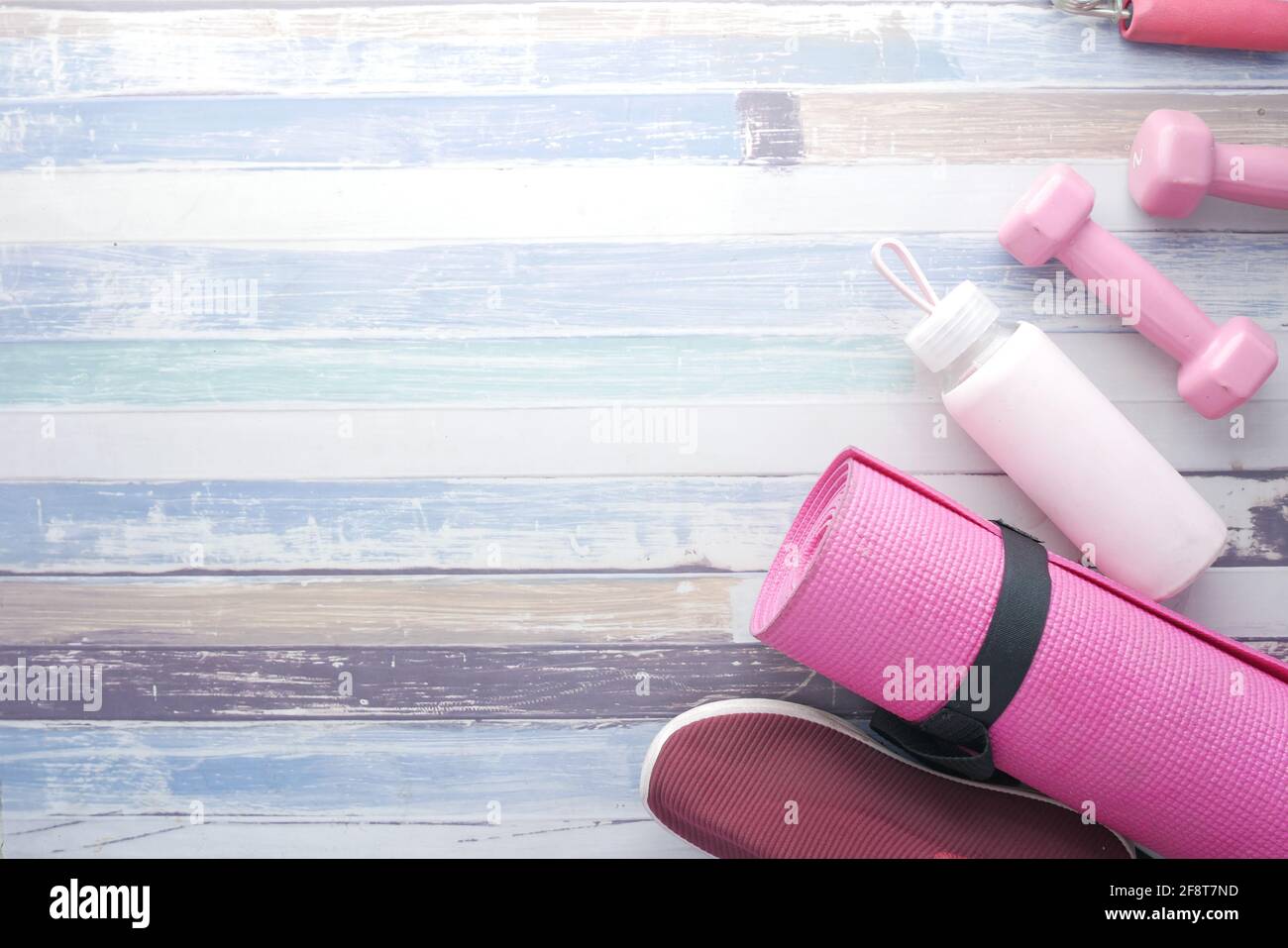 Pink color dumbbell exercise hi-res stock photography and images - Alamy