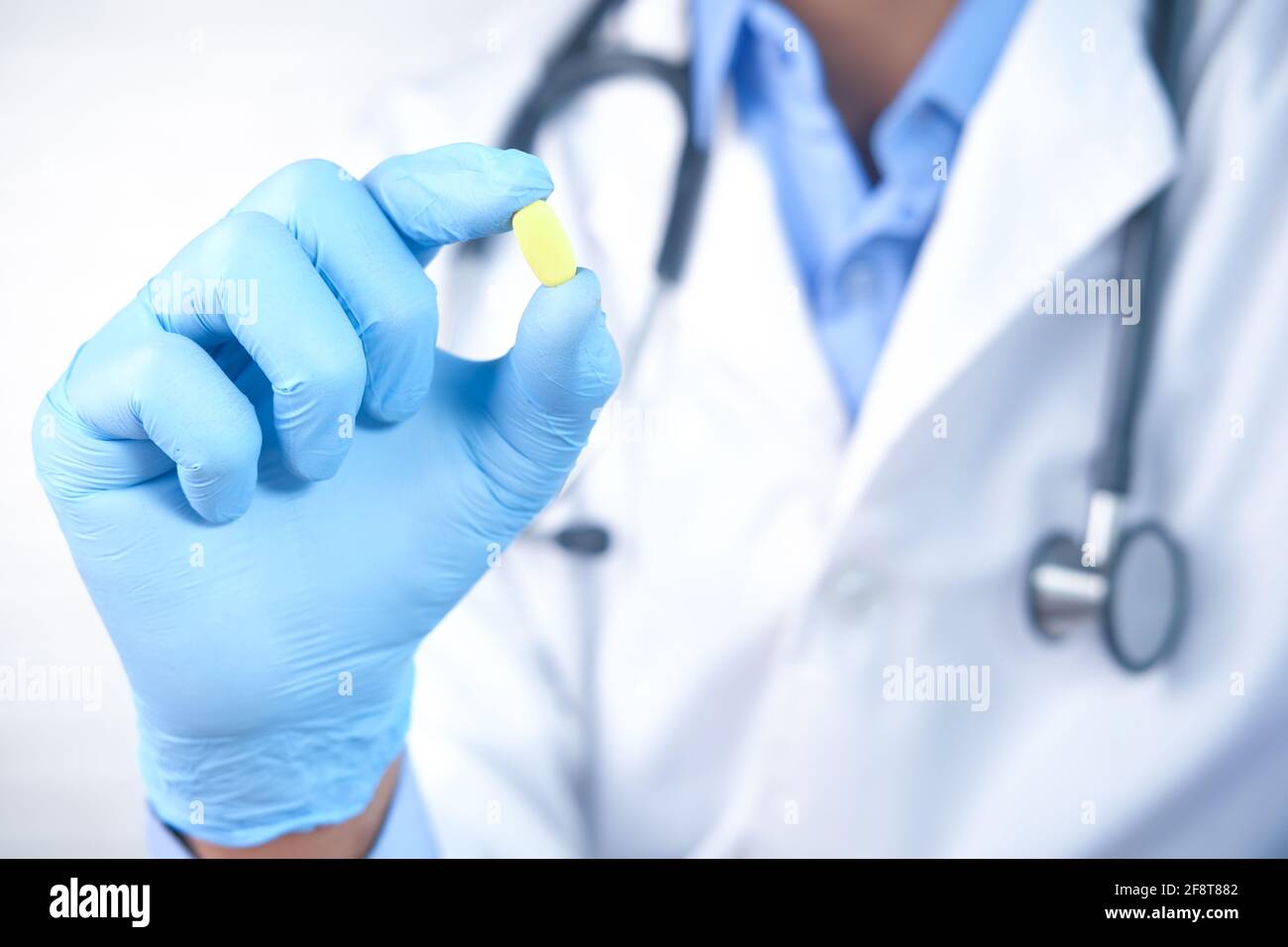 Doctor hand in latex gloves hi-res stock photography and images - Alamy