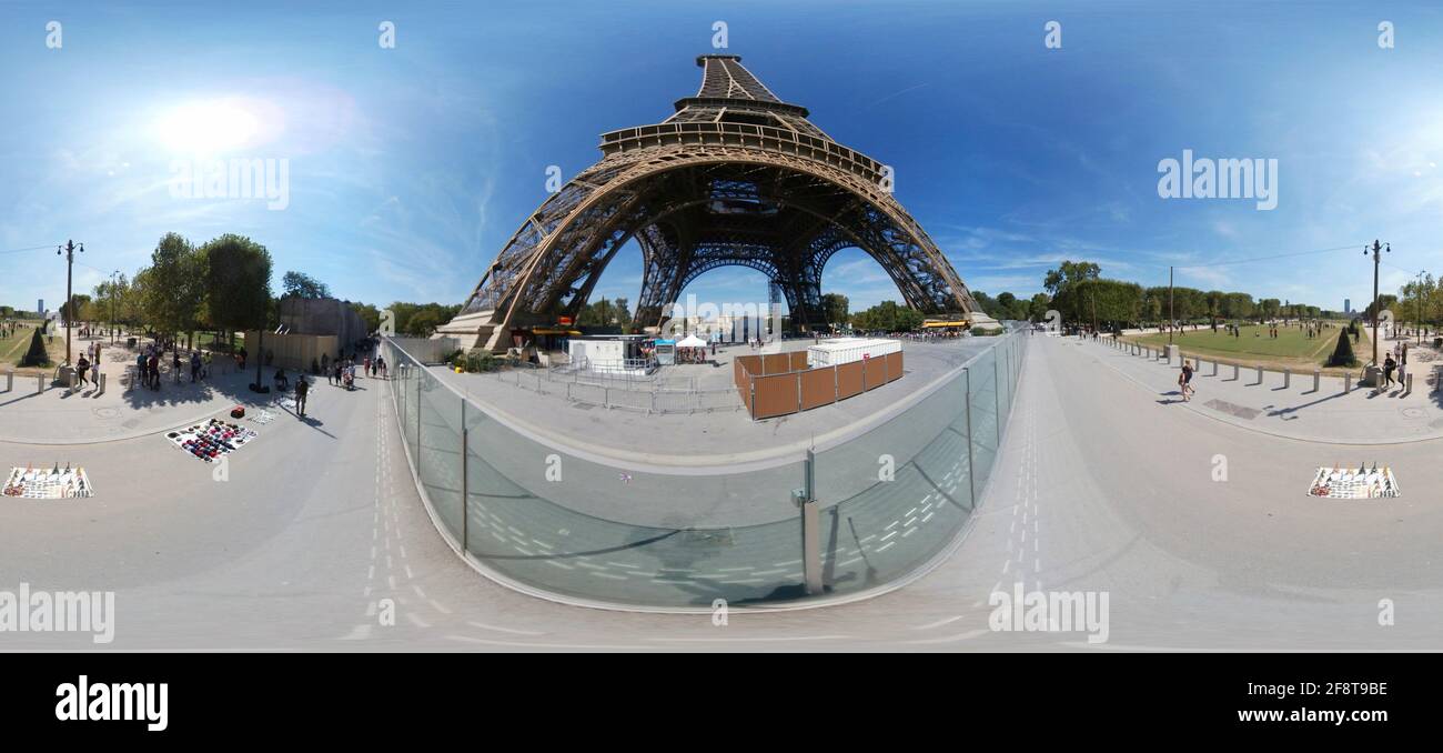 360 panorama paris hi-res stock photography and images - Alamy