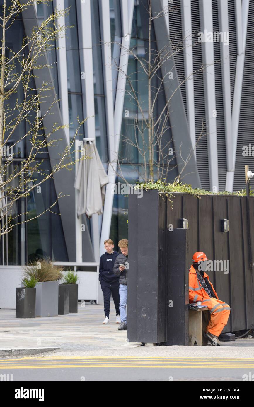 London, England, UK. Two boys and construction worker in Victoria Stock ...