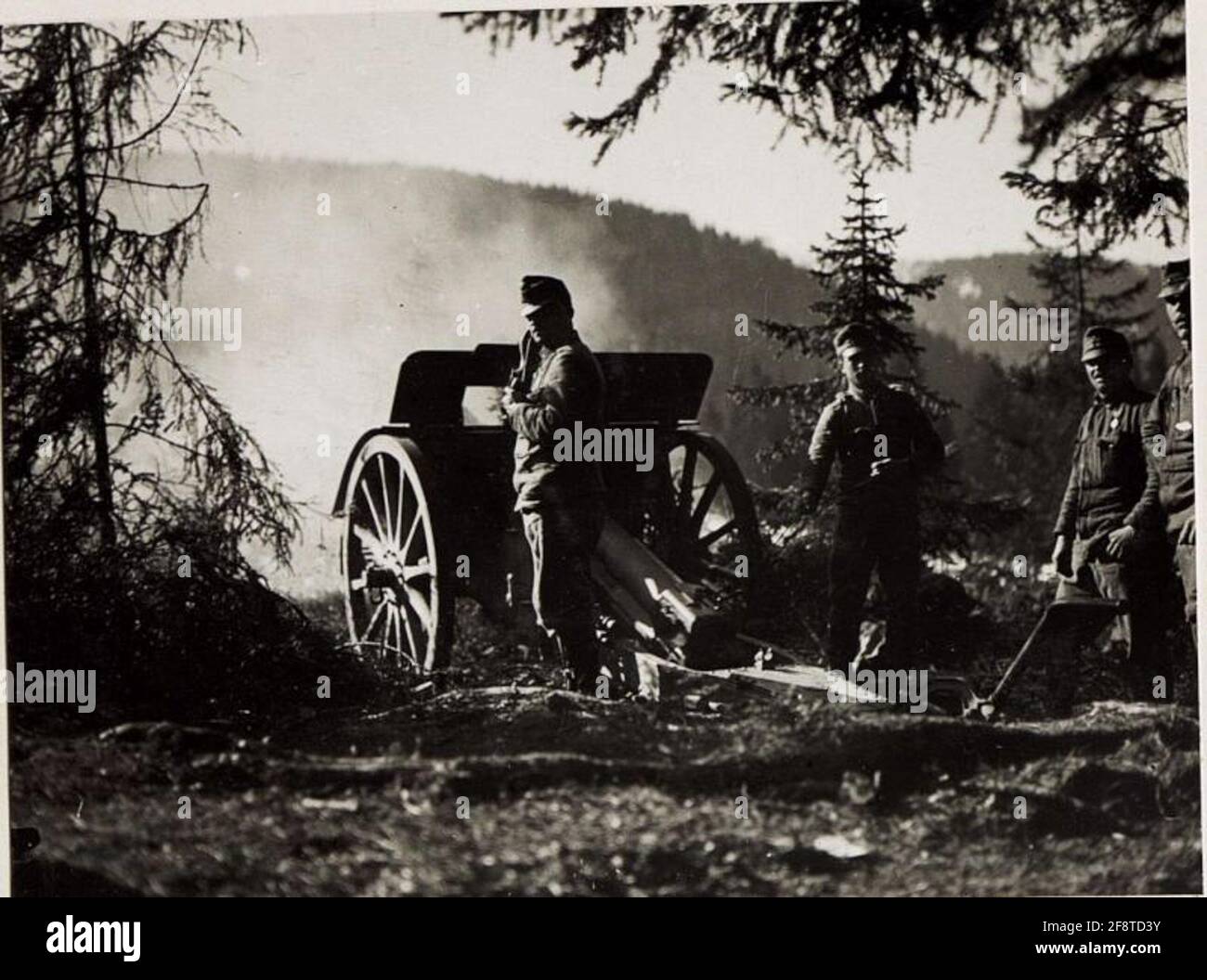 10cm howitzer after the shot, bambesta plateau Stock Photo - Alamy