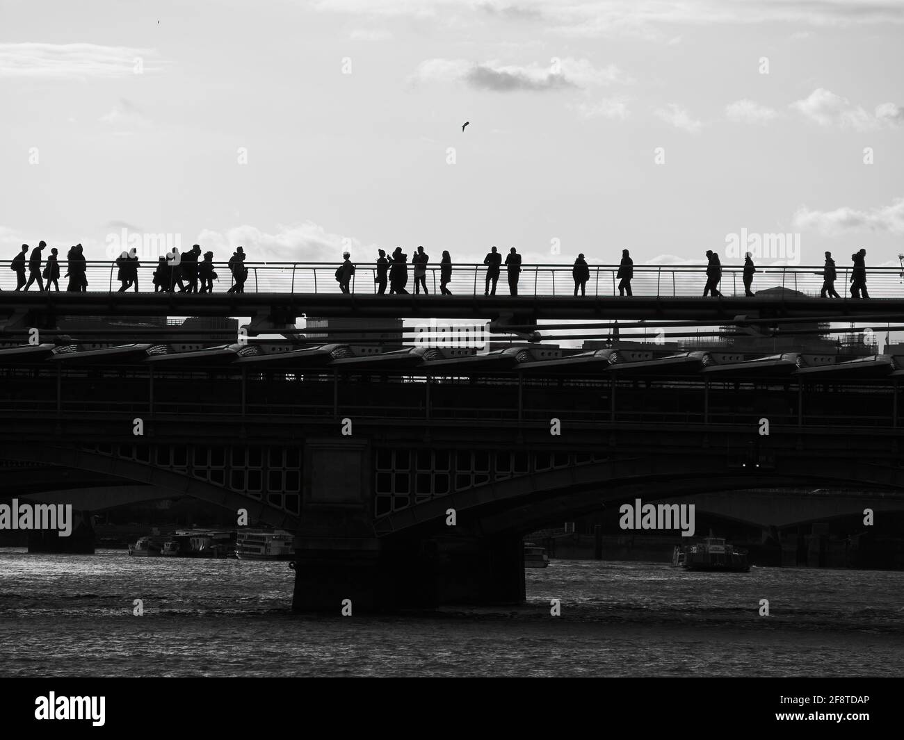 London skyline black white silhouette hi-res stock photography and ...