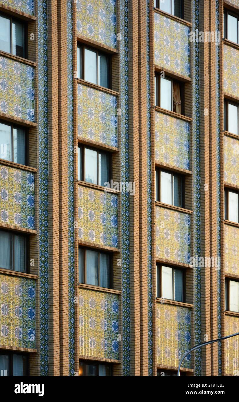 Tiled office building facade hi-res stock photography and images - Alamy
