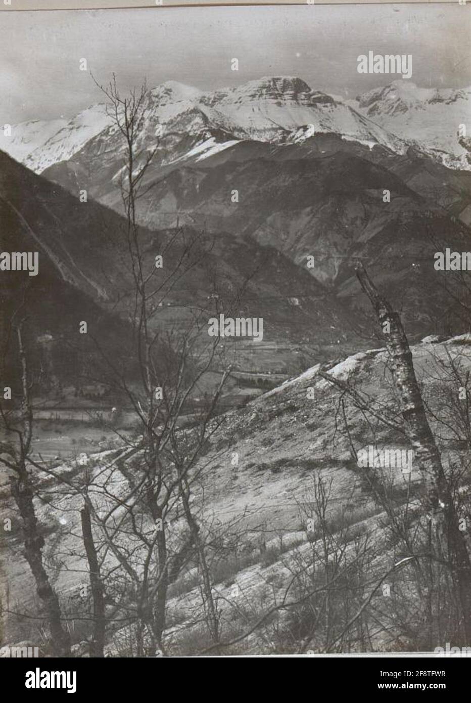 Round pattern V.SV.Maria with enemy positions at Isonzo at Tolmein ...